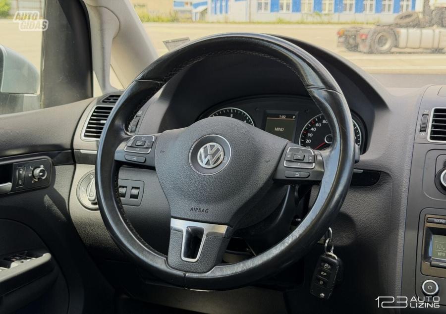 Volkswagen Touran 2011 in Taurage, with an engine capacity of 2.00 L and mileage of 300 thousand km for 6300 €, photo 19 on AUTOMOTO.COM.LV