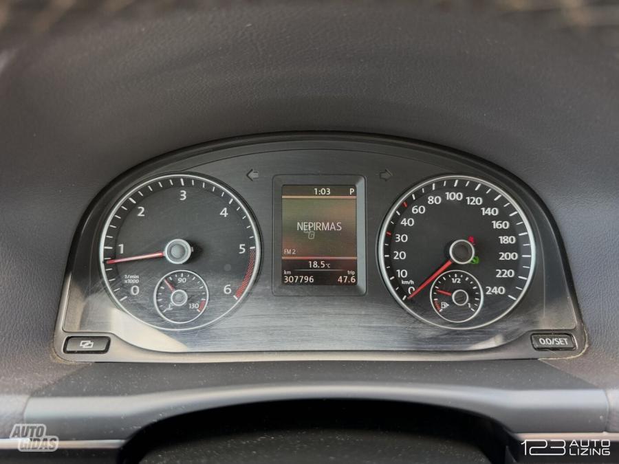 Volkswagen Touran 2011 in Taurage, with an engine capacity of 2.00 L and mileage of 300 thousand km for 6300 €, photo 20 on AUTOMOTO.COM.LV