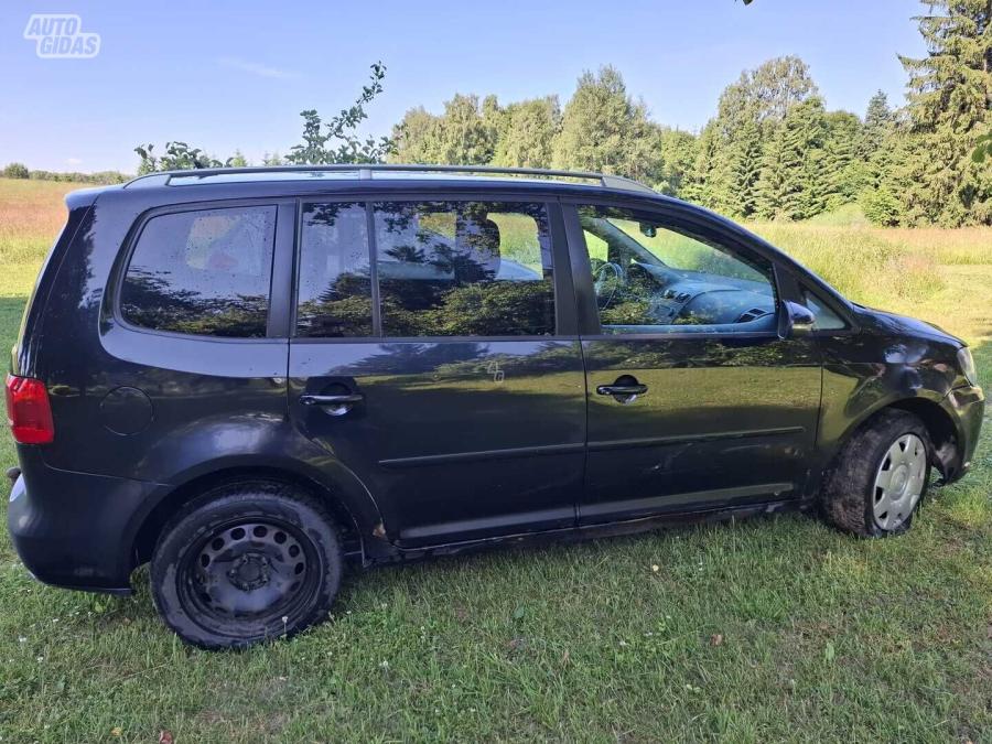 Volkswagen Touran 2011 Širvintos, ar dzinēja tilpumu 1.40 L un nobraukumu 300 tūkst. km par 1400 €, foto 4 vietnē AUTOMOTO.COM.LV