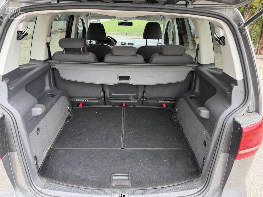 Volkswagen Touran 2011 Kauņa, ar dzinēja tilpumu 2.00 L un nobraukumu 285 tūkst. km par 2950 €, foto 12 vietnē AUTOMOTO.COM.LV