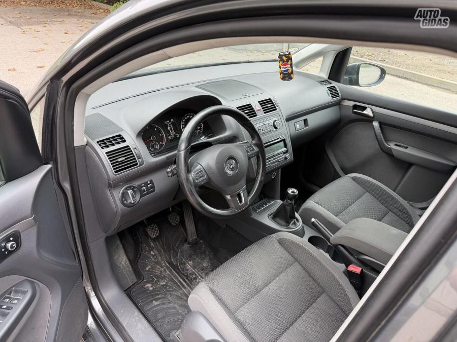 Volkswagen Touran 2011 Kauņa, ar dzinēja tilpumu 2.00 L un nobraukumu 285 tūkst. km par 2950 €, foto 13 vietnē AUTOMOTO.COM.LV