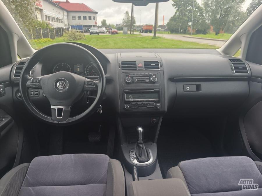 Volkswagen Touran 2011 Jurbarkas, ar dzinēja tilpumu 2.00 L un nobraukumu 271 tūkst. km par 5200 €, foto 9 vietnē AUTOMOTO.COM.LV