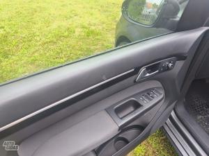 Volkswagen Touran 2011 Jurbarkas, ar dzinēja tilpumu 2.00 L un nobraukumu 271 tūkst. km par 5200 €, foto 13 vietnē AUTOMOTO.COM.LV