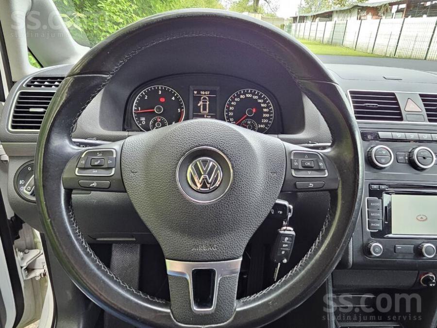 Volkswagen Touran 2012 in Riga, with an engine capacity of 1.60 L and mileage of 237 thousand km for 6890 €, photo 15 on AUTOMOTO.COM.LV