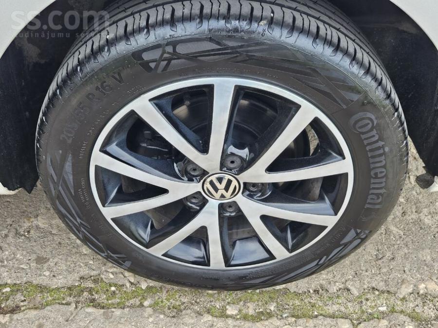 Volkswagen Touran 2012 in Riga, with an engine capacity of 1.60 L and mileage of 237 thousand km for 6890 €, photo 28 on AUTOMOTO.COM.LV