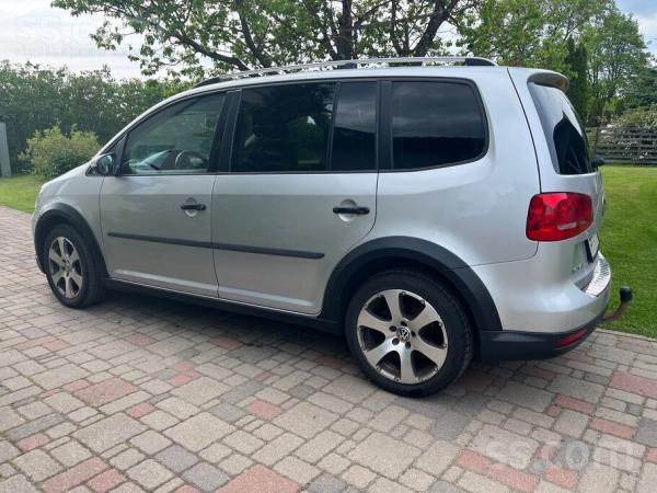 Volkswagen Touran 2012 Ogre, ar dzinēja tilpumu 2.00 L un nobraukumu 376 tūkst. km par 4999 €, foto 8 vietnē AUTOMOTO.COM.LV