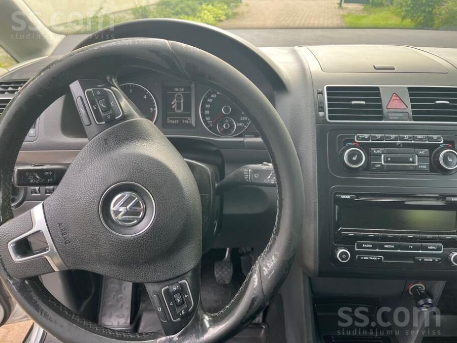Volkswagen Touran 2012 Ogre, ar dzinēja tilpumu 2.00 L un nobraukumu 376 tūkst. km par 5300 €, foto 6 vietnē AUTOMOTO.COM.LV