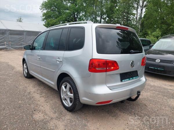Volkswagen Touran 2012 Cēsis, ar dzinēja tilpumu 1.60 L un nobraukumu 234 tūkst. km par 7200 €, foto 4 vietnē AUTOMOTO.COM.LV