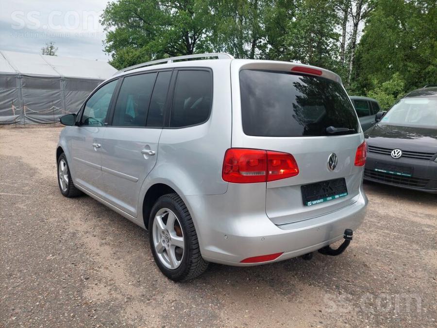 Volkswagen Touran 2012 Cēsis, ar dzinēja tilpumu 1.60 L un nobraukumu 234 tūkst. km par 6750 €, foto 4 vietnē AUTOMOTO.COM.LV