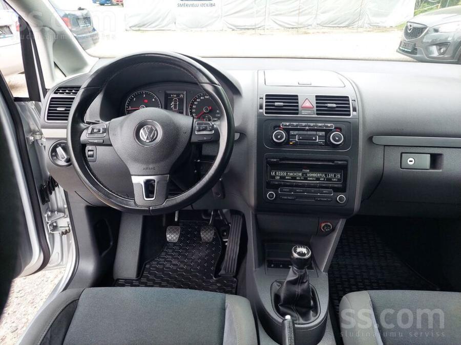 Volkswagen Touran 2012 Cēsis, ar dzinēja tilpumu 1.60 L un nobraukumu 234 tūkst. km par 6750 €, foto 5 vietnē AUTOMOTO.COM.LV