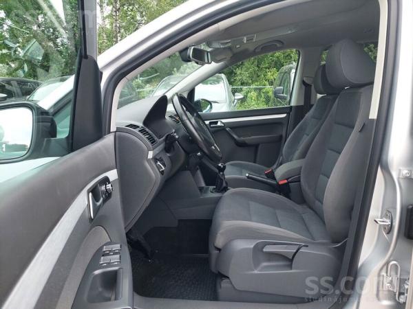Volkswagen Touran 2012 Cēsis, ar dzinēja tilpumu 1.60 L un nobraukumu 234 tūkst. km par 7200 €, foto 6 vietnē AUTOMOTO.COM.LV