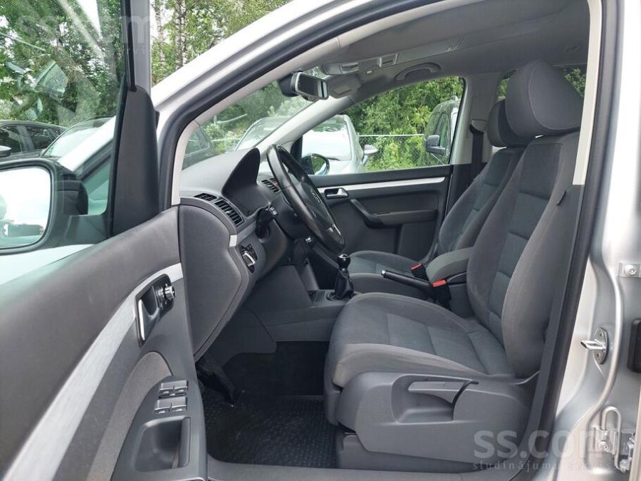 Volkswagen Touran 2012 Cēsis, ar dzinēja tilpumu 1.60 L un nobraukumu 234 tūkst. km par 6750 €, foto 6 vietnē AUTOMOTO.COM.LV