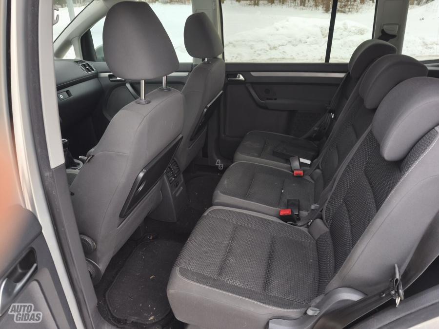 Volkswagen Touran 2012 Jurbarkas, ar dzinēja tilpumu 2.00 L un nobraukumu 271 tūkst. km par 5300 €, foto 12 vietnē AUTOMOTO.COM.LV
