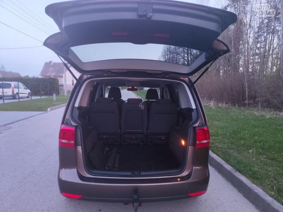 Volkswagen Touran 2012 in Mazeikiai, with an engine capacity of 1.60 L and mileage of 237 thousand km for 6500 €, photo 10 on AUTOMOTO.COM.LV