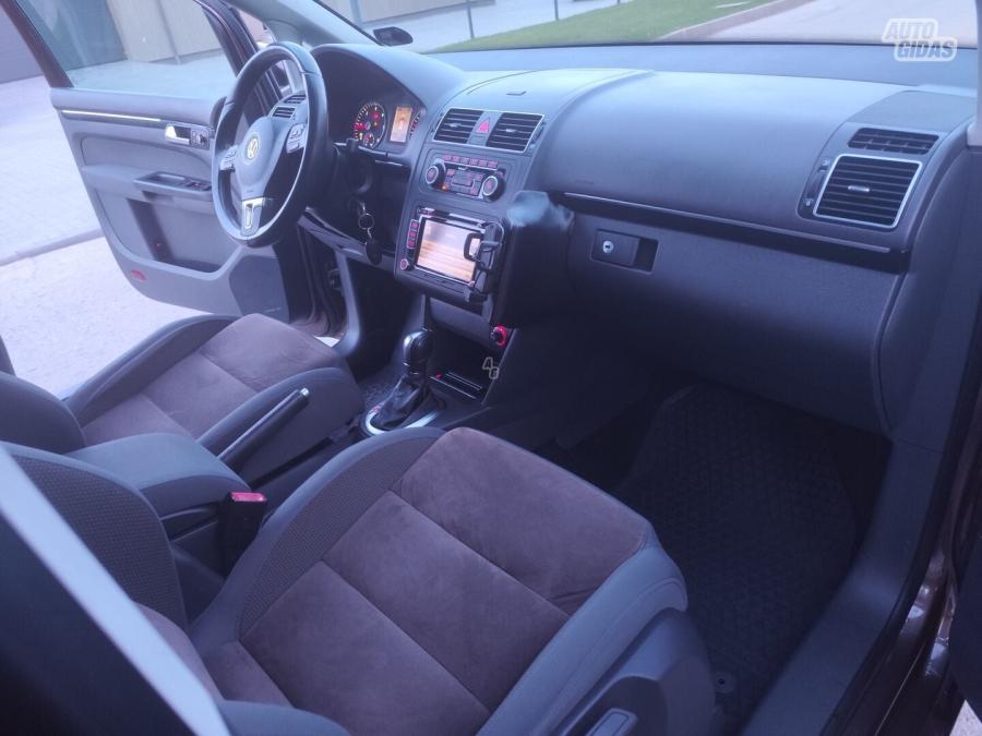 Volkswagen Touran 2012 in Mazeikiai, with an engine capacity of 1.60 L and mileage of 237 thousand km for 6500 €, photo 19 on AUTOMOTO.COM.LV