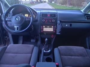Volkswagen Touran 2012 in Mazeikiai, with an engine capacity of 1.60 L and mileage of 237 thousand km for 6500 €, photo 20 on AUTOMOTO.COM.LV
