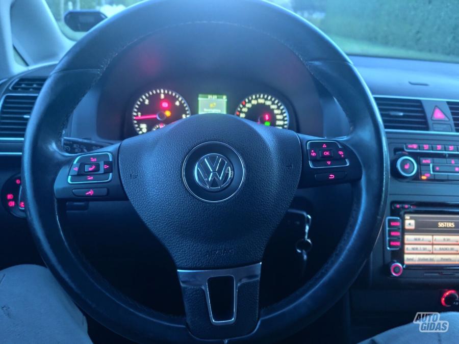 Volkswagen Touran 2012 in Mazeikiai, with an engine capacity of 1.60 L and mileage of 237 thousand km for 6500 €, photo 27 on AUTOMOTO.COM.LV