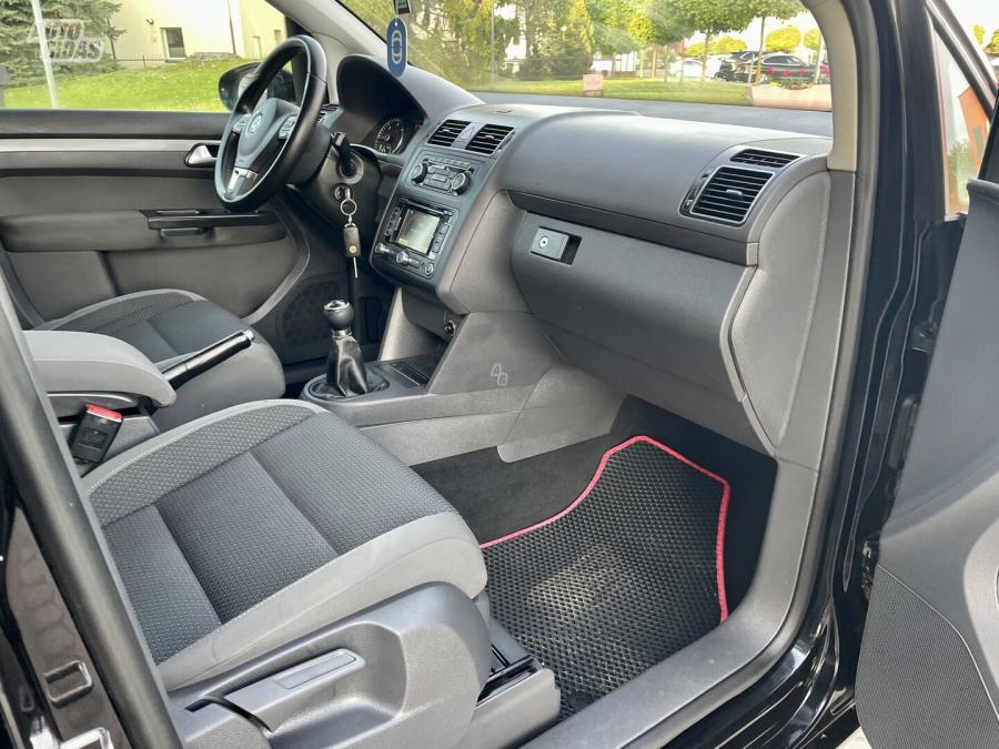 Volkswagen Touran 2012 Kauņa, ar dzinēja tilpumu 1.60 L un nobraukumu 354 tūkst. km par 4750 €, foto 16 vietnē AUTOMOTO.COM.LV