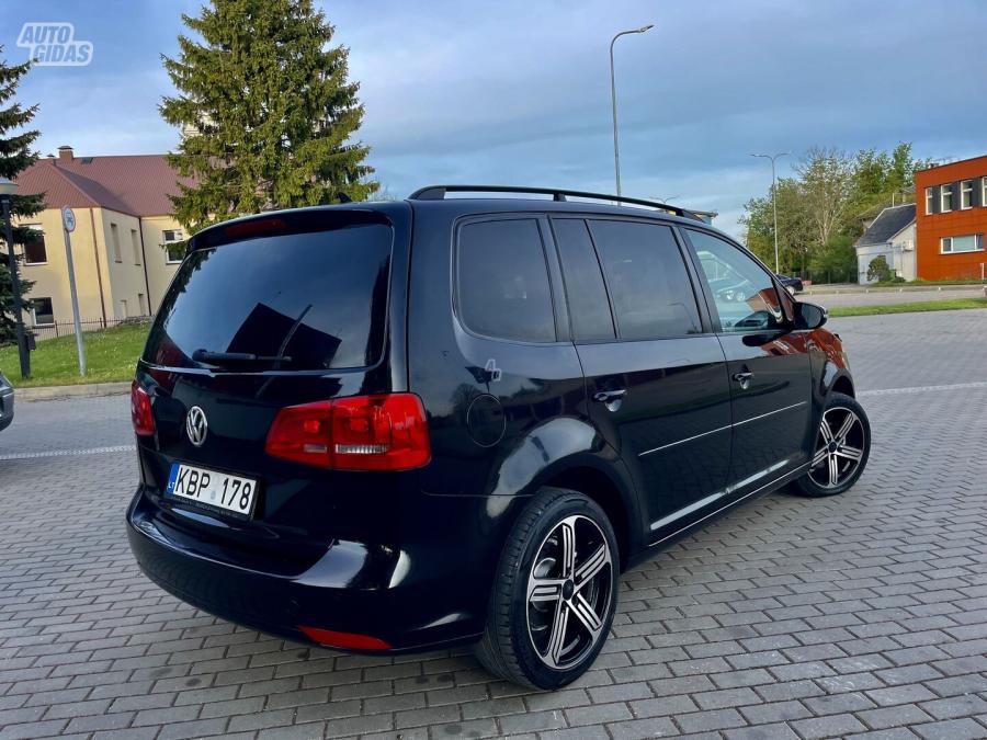 Volkswagen Touran 2012 Kauņa, ar dzinēja tilpumu 1.60 L un nobraukumu 354 tūkst. km par 4750 €, foto 20 vietnē AUTOMOTO.COM.LV