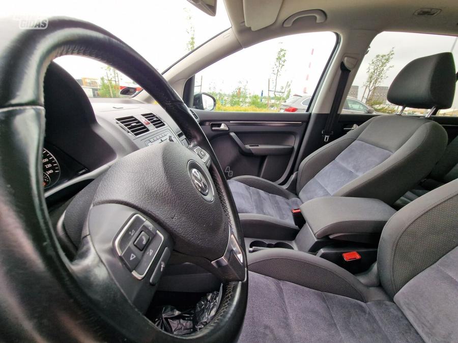 Volkswagen Touran 2012 in Vilnius, with an engine capacity of 1.60 L and mileage of 185 thousand km for 6890 €, photo 12 on AUTOMOTO.COM.LV