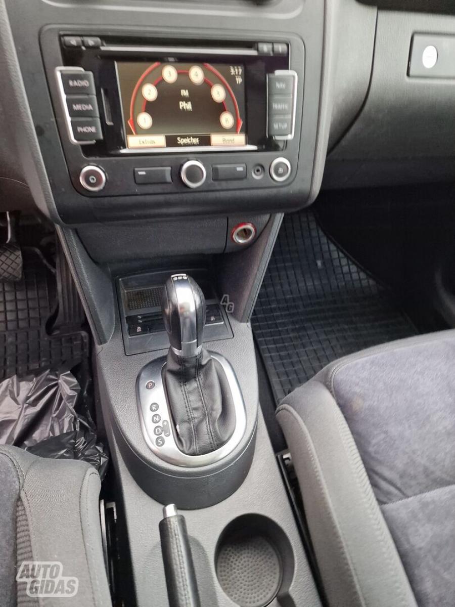 Volkswagen Touran 2012 in Vilnius, with an engine capacity of 1.60 L and mileage of 185 thousand km for 6890 €, photo 13 on AUTOMOTO.COM.LV