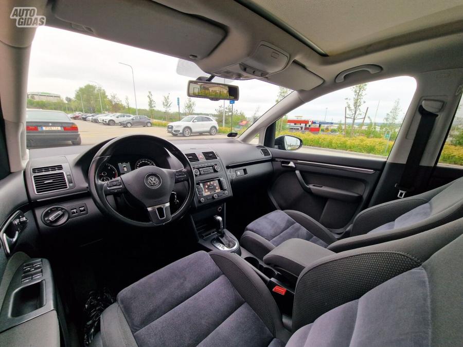 Volkswagen Touran 2012 in Vilnius, with an engine capacity of 1.60 L and mileage of 185 thousand km for 6890 €, photo 14 on AUTOMOTO.COM.LV