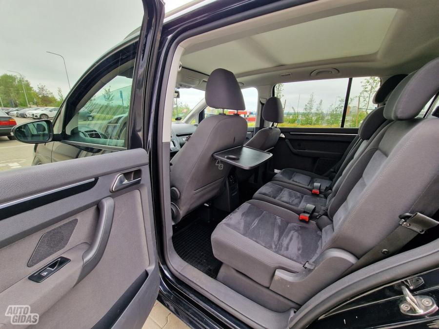 Volkswagen Touran 2012 in Vilnius, with an engine capacity of 1.60 L and mileage of 185 thousand km for 6890 €, photo 19 on AUTOMOTO.COM.LV