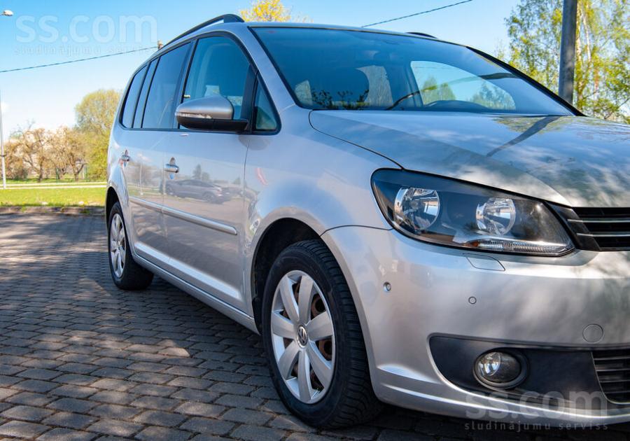 Volkswagen Touran 2012 in Cesis, with an engine capacity of 1.60 L and mileage of 263 thousand km for 6950 €, photo 4 on AUTOMOTO.COM.LV