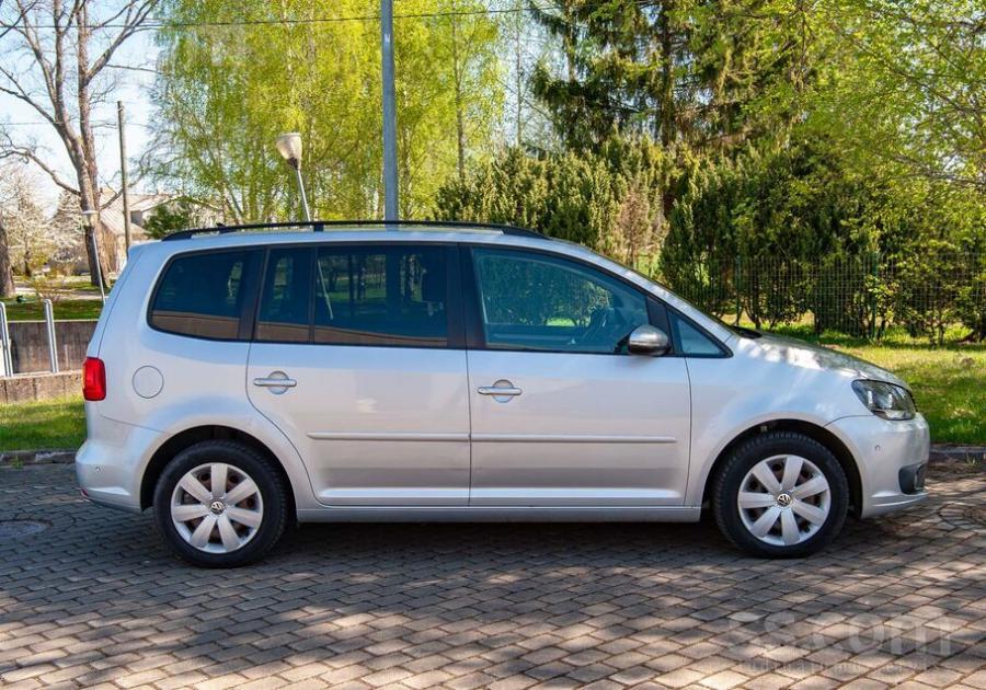Volkswagen Touran 2012 in Cesis, with an engine capacity of 1.60 L and mileage of 263 thousand km for 6950 €, photo 6 on AUTOMOTO.COM.LV