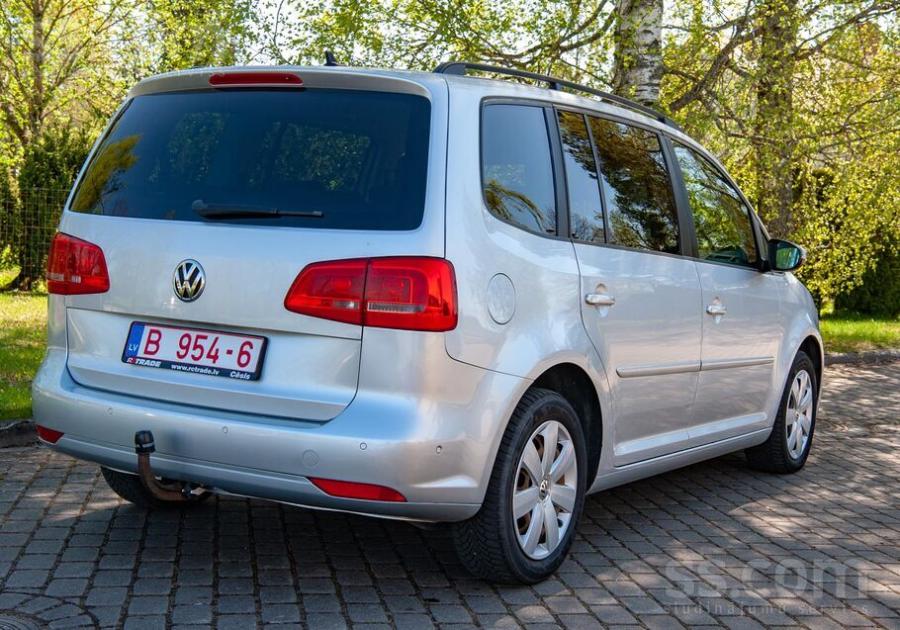 Volkswagen Touran 2012 in Cesis, with an engine capacity of 1.60 L and mileage of 263 thousand km for 6950 €, photo 7 on AUTOMOTO.COM.LV