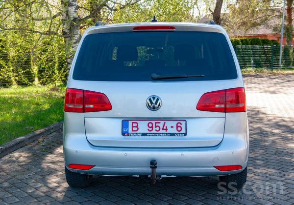Volkswagen Touran 2012 in Cesis, with an engine capacity of 1.60 L and mileage of 263 thousand km for 6950 €, photo 7 on AUTOMOTO.COM.LV
