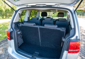 Volkswagen Touran 2012 in Cesis, with an engine capacity of 1.60 L and mileage of 263 thousand km for 6950 €, photo 11 on AUTOMOTO.COM.LV