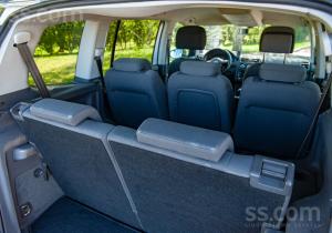 Volkswagen Touran 2012 in Cesis, with an engine capacity of 1.60 L and mileage of 263 thousand km for 6950 €, photo 12 on AUTOMOTO.COM.LV