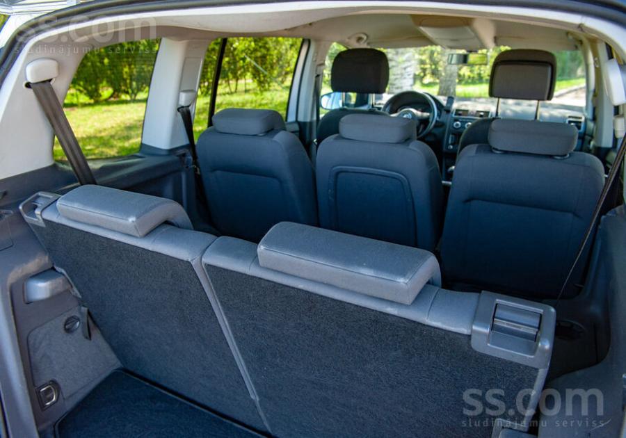 Volkswagen Touran 2012 in Cesis, with an engine capacity of 1.60 L and mileage of 263 thousand km for 6950 €, photo 12 on AUTOMOTO.COM.LV
