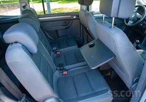 Volkswagen Touran 2012 in Cesis, with an engine capacity of 1.60 L and mileage of 263 thousand km for 6950 €, photo 14 on AUTOMOTO.COM.LV