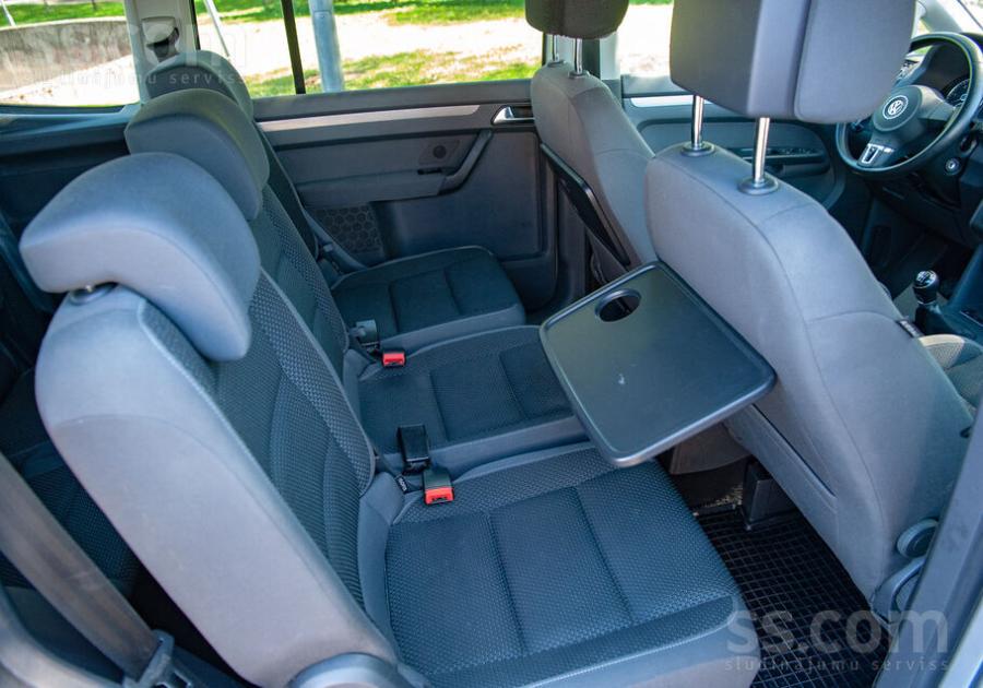 Volkswagen Touran 2012 in Cesis, with an engine capacity of 1.60 L and mileage of 263 thousand km for 6950 €, photo 14 on AUTOMOTO.COM.LV