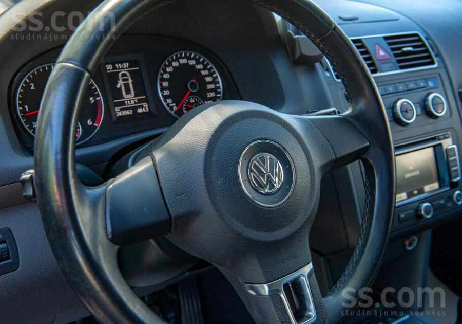 Volkswagen Touran 2012 in Cesis, with an engine capacity of 1.60 L and mileage of 263 thousand km for 6950 €, photo 16 on AUTOMOTO.COM.LV