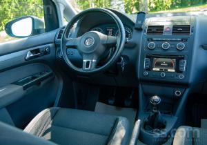 Volkswagen Touran 2012 in Cesis, with an engine capacity of 1.60 L and mileage of 263 thousand km for 6950 €, photo 21 on AUTOMOTO.COM.LV