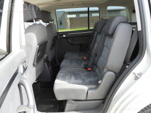 Volkswagen Touran 2012 Rīga, ar dzinēja tilpumu 1.60 L un nobraukumu 367 tūkst. km par 5990 €, foto 16 vietnē AUTOMOTO.COM.LV