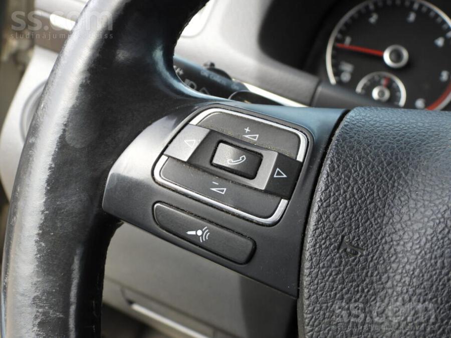 Volkswagen Touran 2012 Rīga, ar dzinēja tilpumu 1.60 L un nobraukumu 367 tūkst. km par 5990 €, foto 24 vietnē AUTOMOTO.COM.LV
