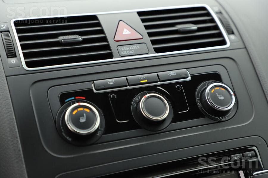 Volkswagen Touran 2012 Tukums, ar dzinēja tilpumu 2.00 L un nobraukumu 296 tūkst. km par 8900 €, foto 12 vietnē AUTOMOTO.COM.LV