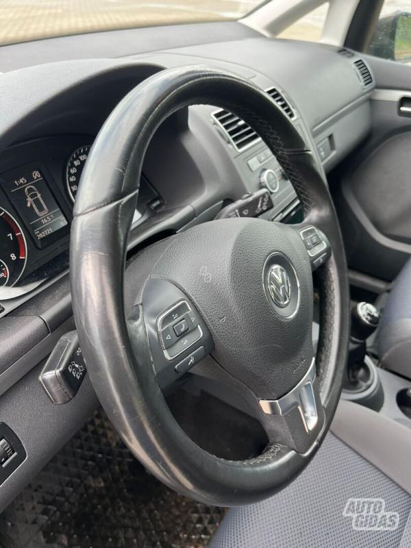 Volkswagen Touran 2012 in Marijampole, with an engine capacity of 1.20 L and mileage of 202 thousand km for 4850 €, photo 9 on AUTOMOTO.COM.LV