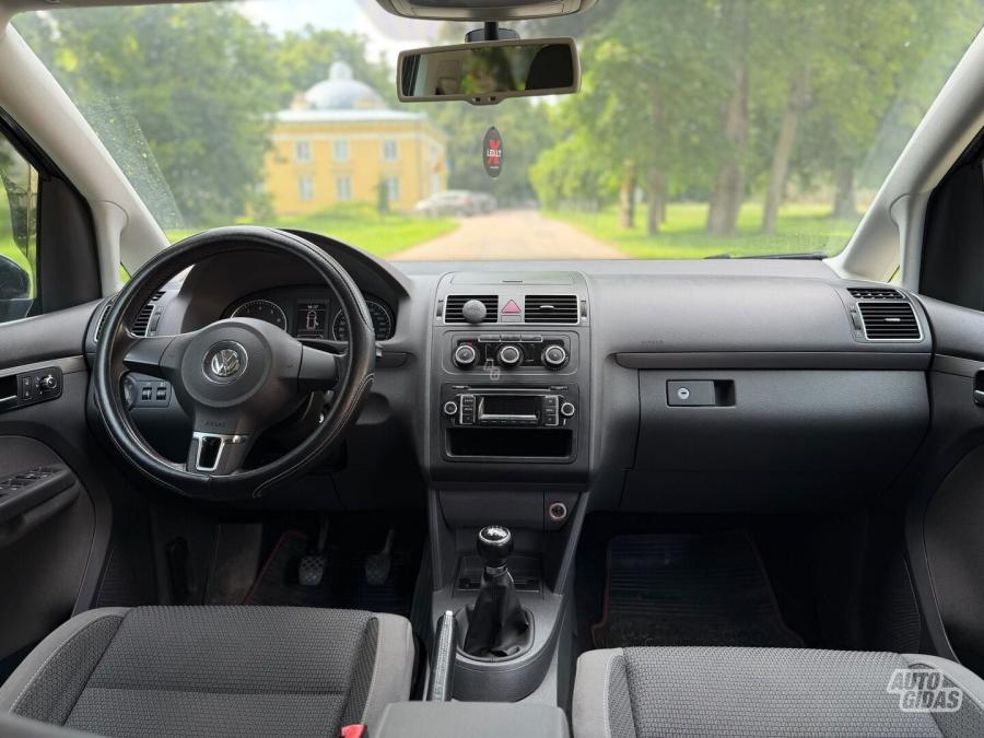 Volkswagen Touran 2012 Viļņa, ar dzinēja tilpumu 1.40 L un nobraukumu 205 tūkst. km par 2500 €, foto 12 vietnē AUTOMOTO.COM.LV