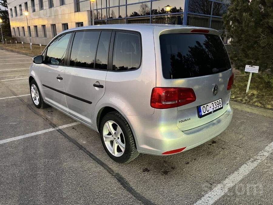 Volkswagen Touran 2013 Rīga, ar dzinēja tilpumu 1.60 L un nobraukumu 299 tūkst. km par 4700 €, foto 3 vietnē AUTOMOTO.COM.LV