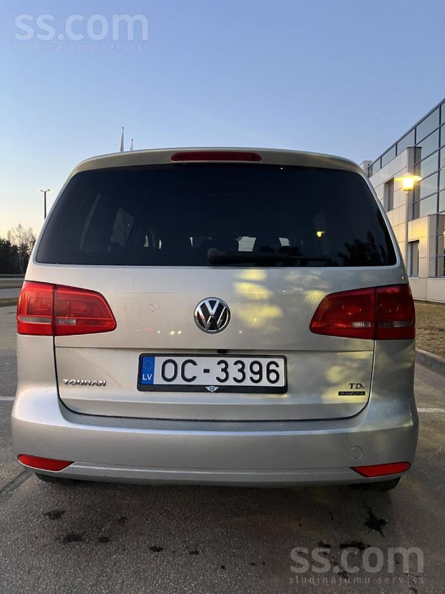 Volkswagen Touran 2013 Rīga, ar dzinēja tilpumu 1.60 L un nobraukumu 299 tūkst. km par 4700 €, foto 7 vietnē AUTOMOTO.COM.LV