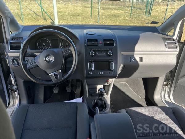 Volkswagen Touran 2013 Rīga, ar dzinēja tilpumu 1.60 L un nobraukumu 299 tūkst. km par 4700 €, foto 9 vietnē AUTOMOTO.COM.LV