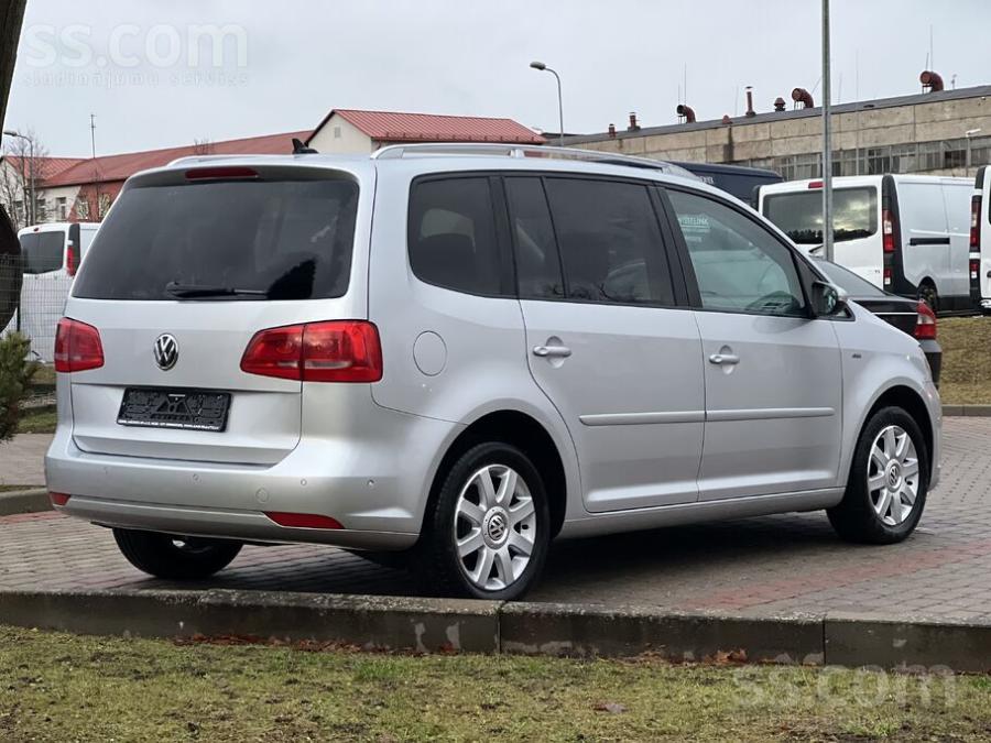 Volkswagen Touran 2013 in Cesis, with an engine capacity of 1.60 L and mileage of 204 thousand km for 6950 €, photo 3 on AUTOMOTO.COM.LV
