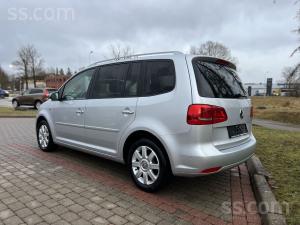Volkswagen Touran 2013 in Cesis, with an engine capacity of 1.60 L and mileage of 204 thousand km for 6950 €, photo 5 on AUTOMOTO.COM.LV
