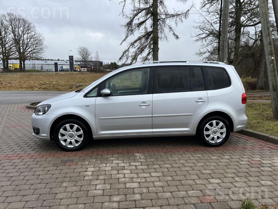 Volkswagen Touran 2013 in Cesis, with an engine capacity of 1.60 L and mileage of 204 thousand km for 6950 €, photo 7 on AUTOMOTO.COM.LV