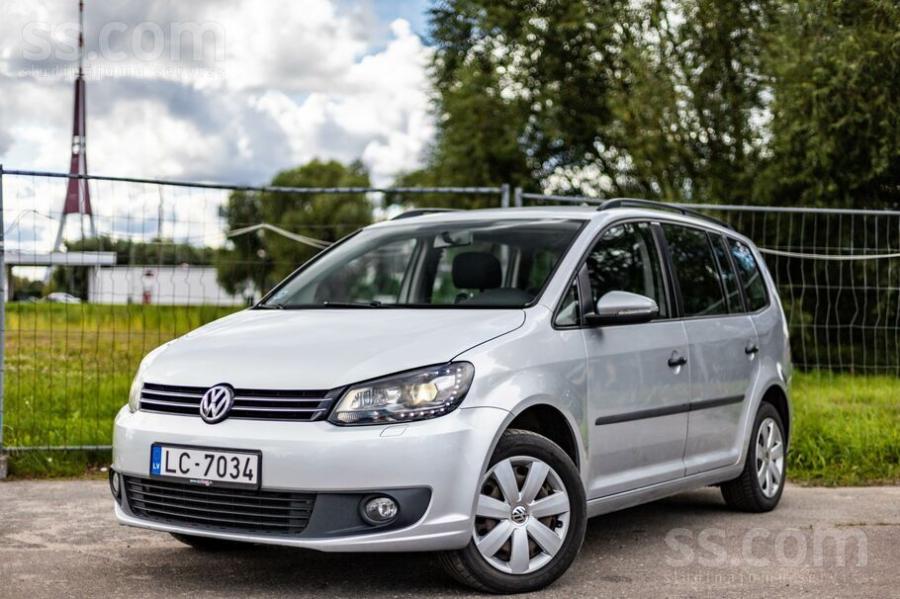 Volkswagen Touran 2013 in Riga, with an engine capacity of 2.00 L and mileage of 360 thousand km for 5990 €, photo 1 on AUTOMOTO.COM.LV